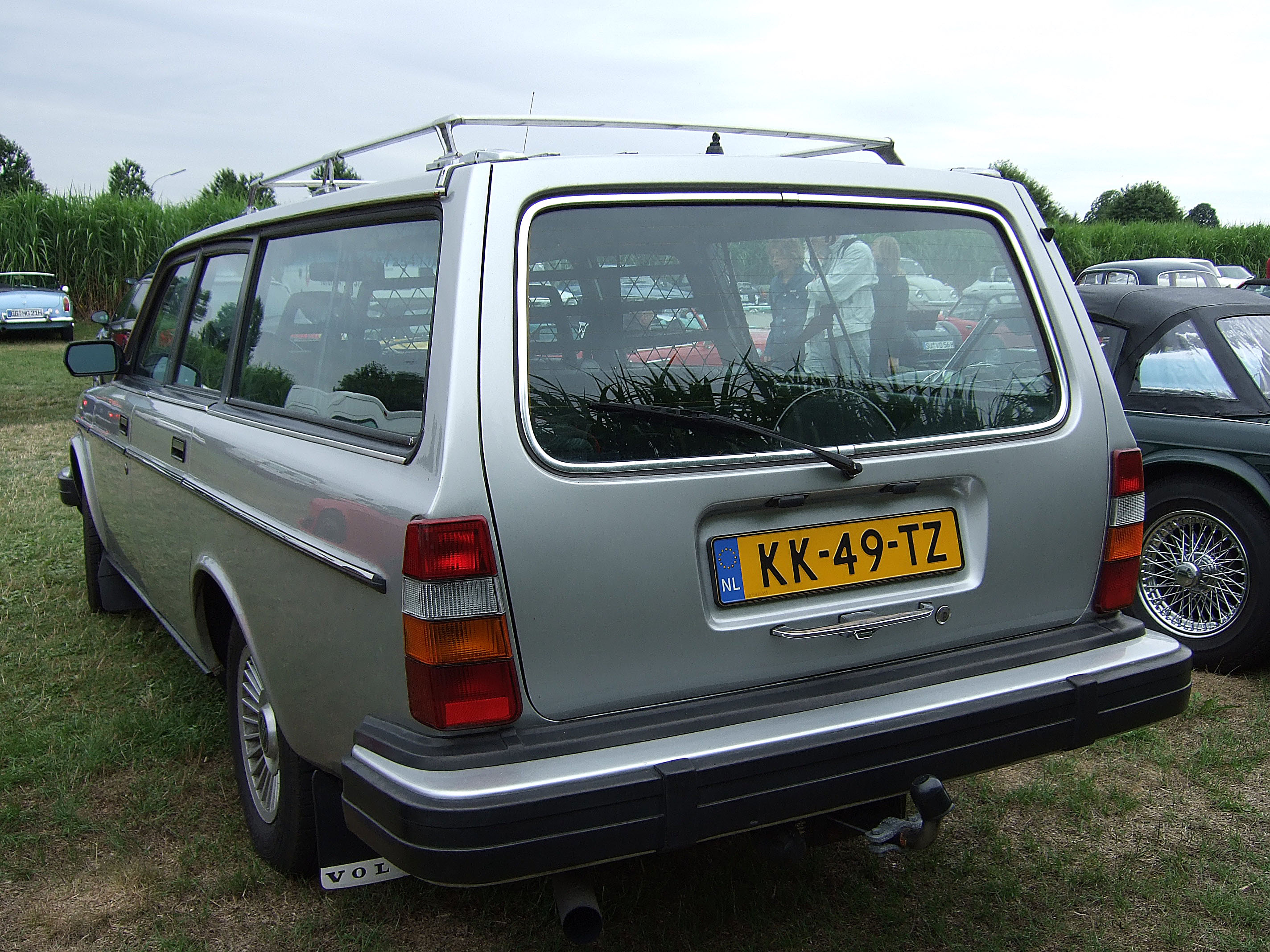 Volvo 260 technical specifications and fuel economy